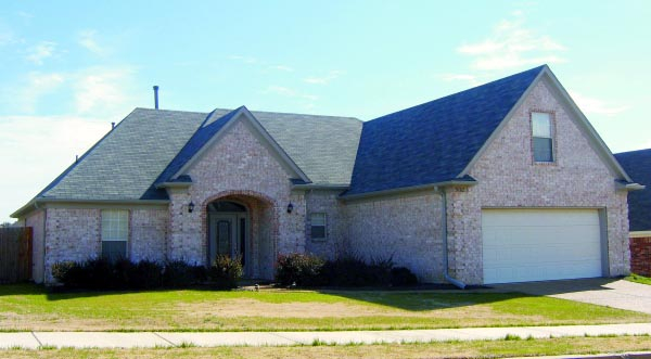 Plan 47431 | Traditional Style with 3 Bed, 2 Bath, 2 Car Garage