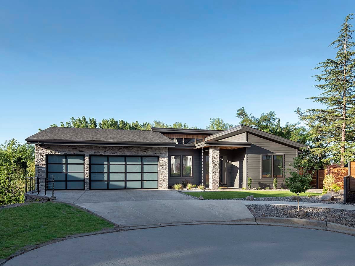 Plan 83507 | Contemporary Ranch with Features Galore