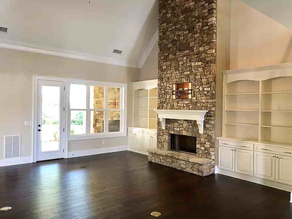 Plan 52022 | Traditional Style with 4 Bed, 5 Bath, 4 Car Garage